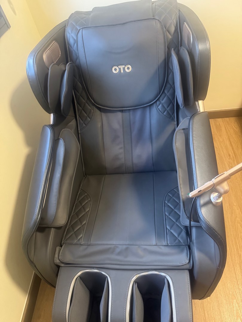 OTO massage chair, Health & Nutrition, Massage Devices on Carousell