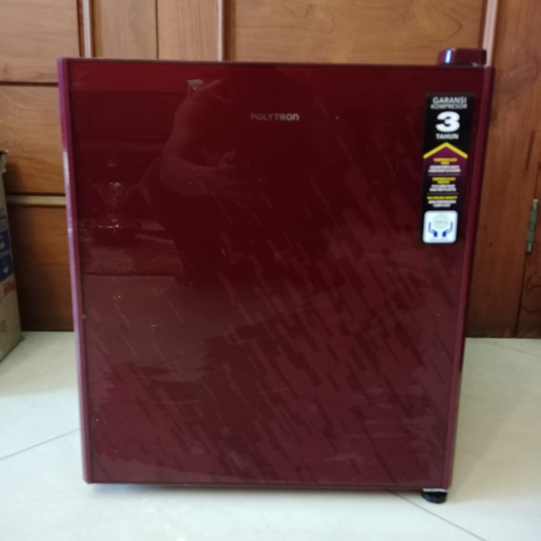 POLYTRON LEMARI ES MINI PORTABLE, Kitchen & Appliances di Carousell