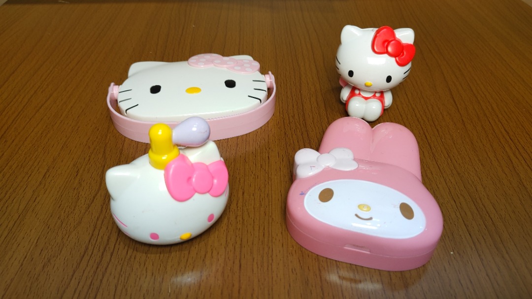 Preloved Hello Kitty Vanity Set, Hobbies & Toys, Toys & Games on Carousell