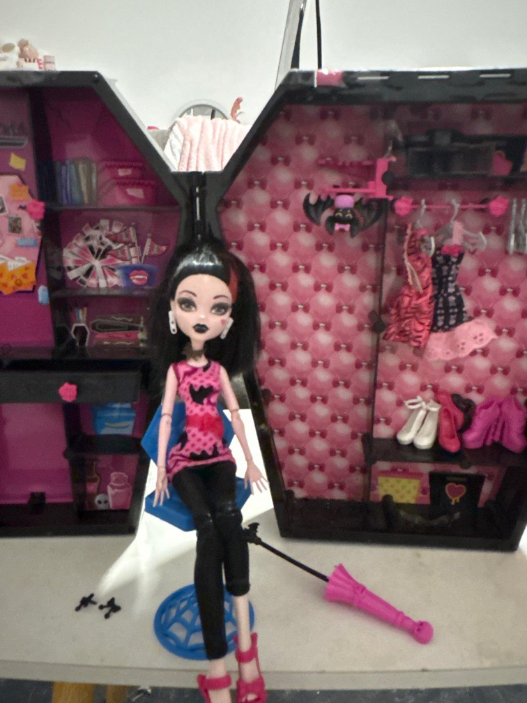 (READY TO SHIP)Monster High Draculocker Draculaura Playset, Hobbies ...