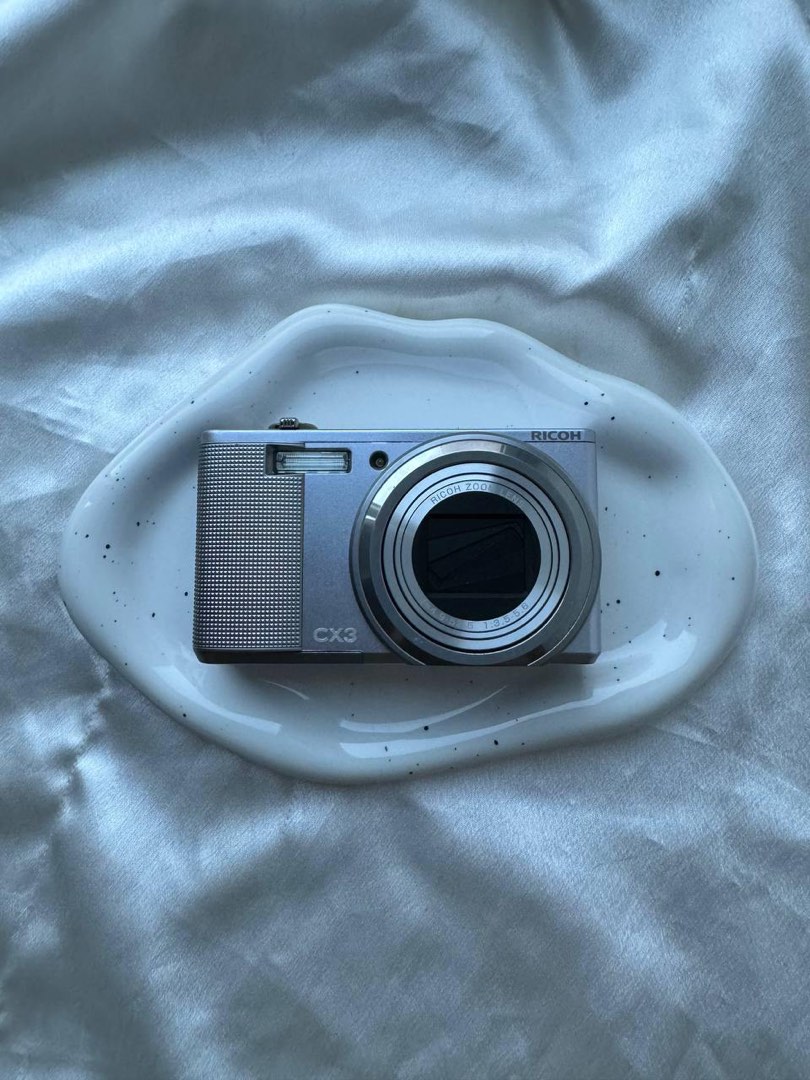 Ricoh cx3 silver Digicam, Photography, Cameras on Carousell