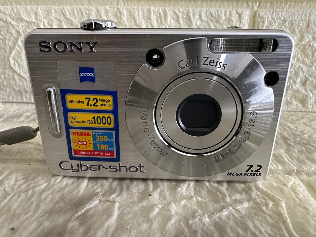 Sony CyberShot DSC-W70 Digital Camera, Photography, Cameras on Carousell