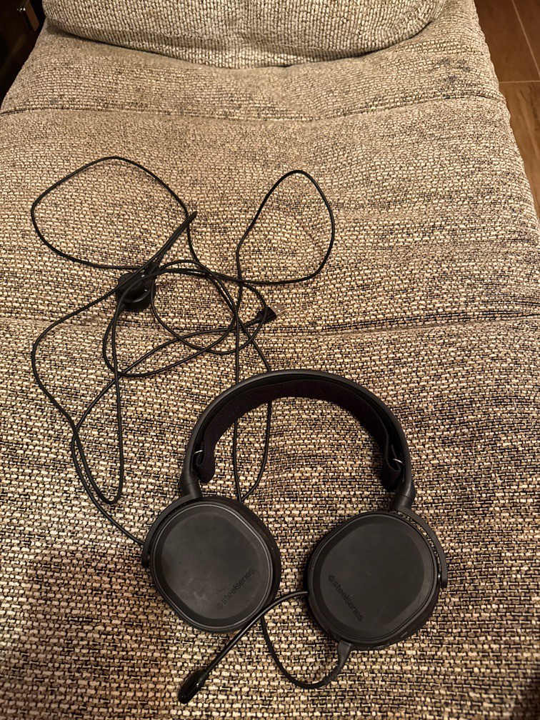 Steelseries arctic 5, Audio, Headphones & Headsets on Carousell