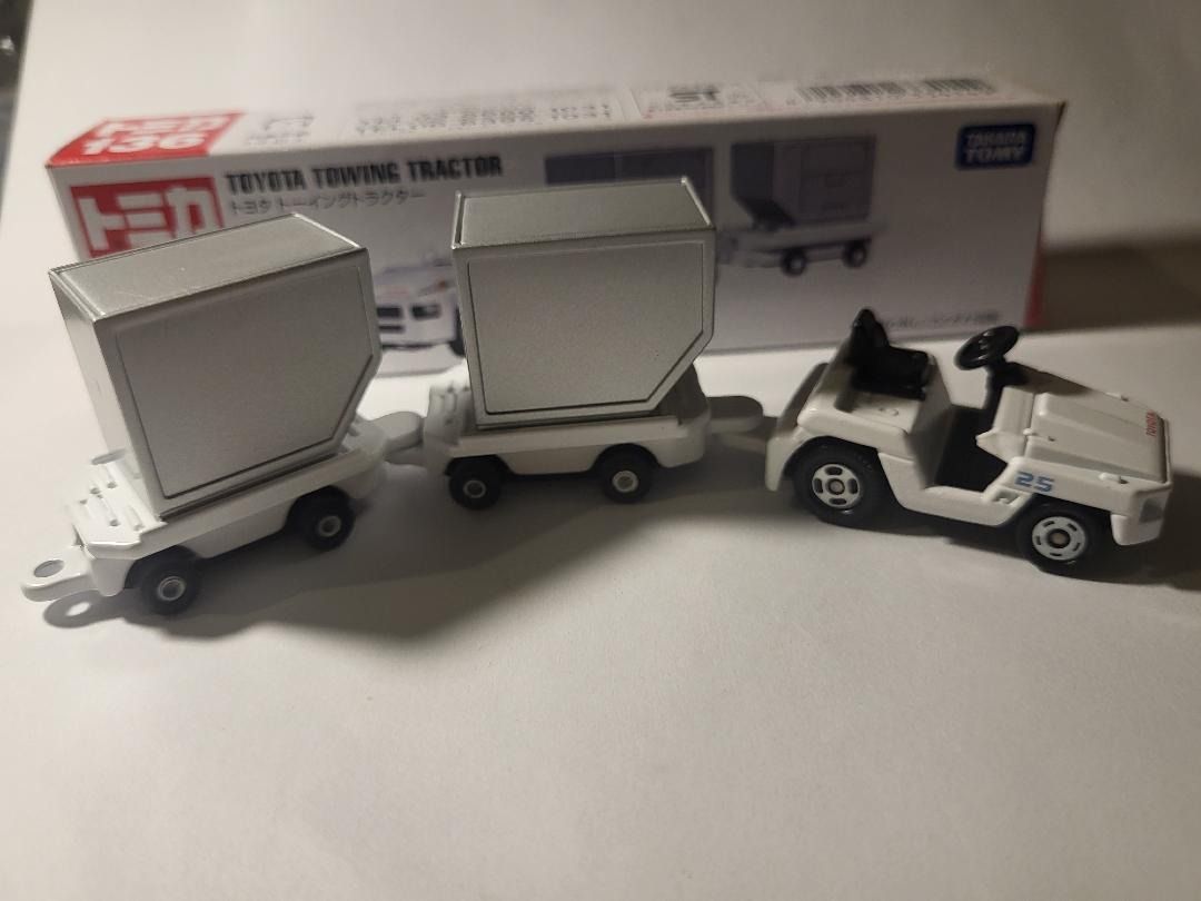 Takara Tomy 136 Toyota Towing Tractor (Made in Vietnam) 越南製 豐田 機場地勤拖車, 興趣及遊戲, 玩具 & 遊戲類 - Carousell