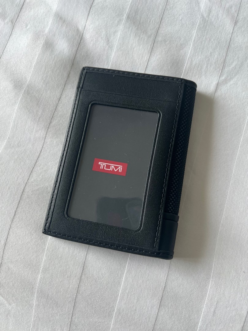 Tumi multi window card case, Announcements on Carousell
