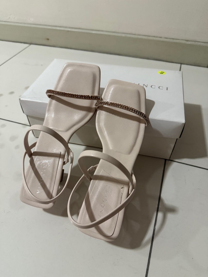 VINCCI SOFT PINK HEELS, Women's Fashion, Footwear, Heels on Carousell