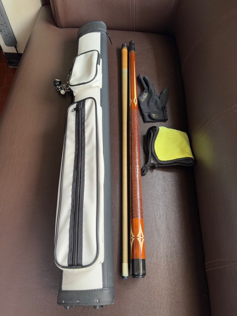 Vintage Viking Cue VM28 (4 mos. old) w/ Taom Gloves and 2x2 hard case, Everything Else, Others ...