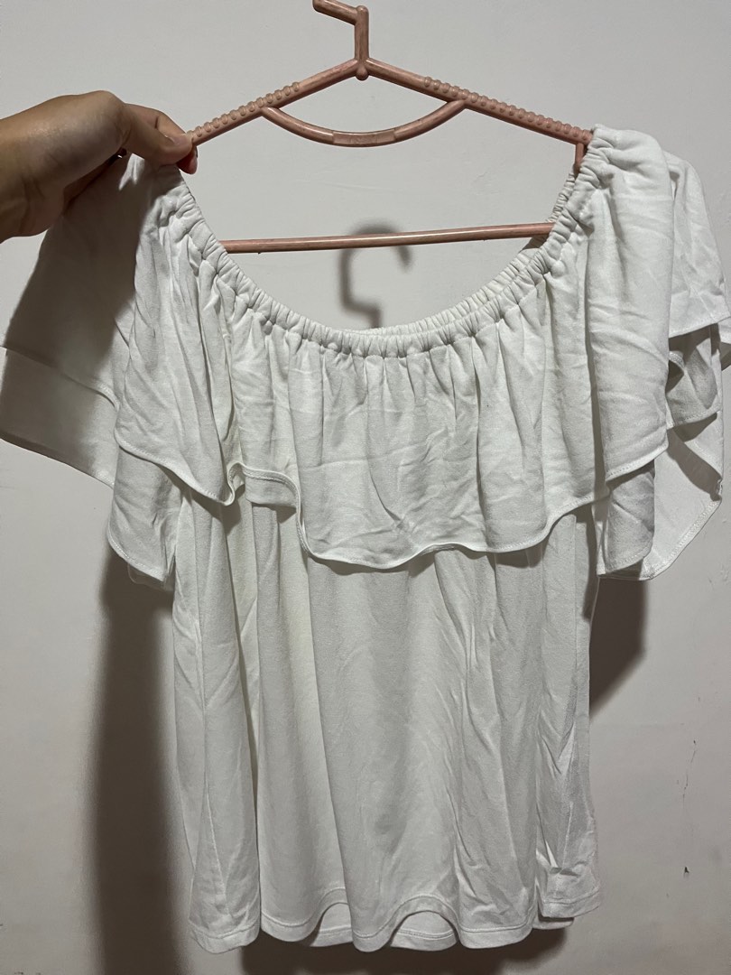 White Sabrina Top uniqlo, Fesyen Wanita, Pakaian Wanita, Atasan di ...