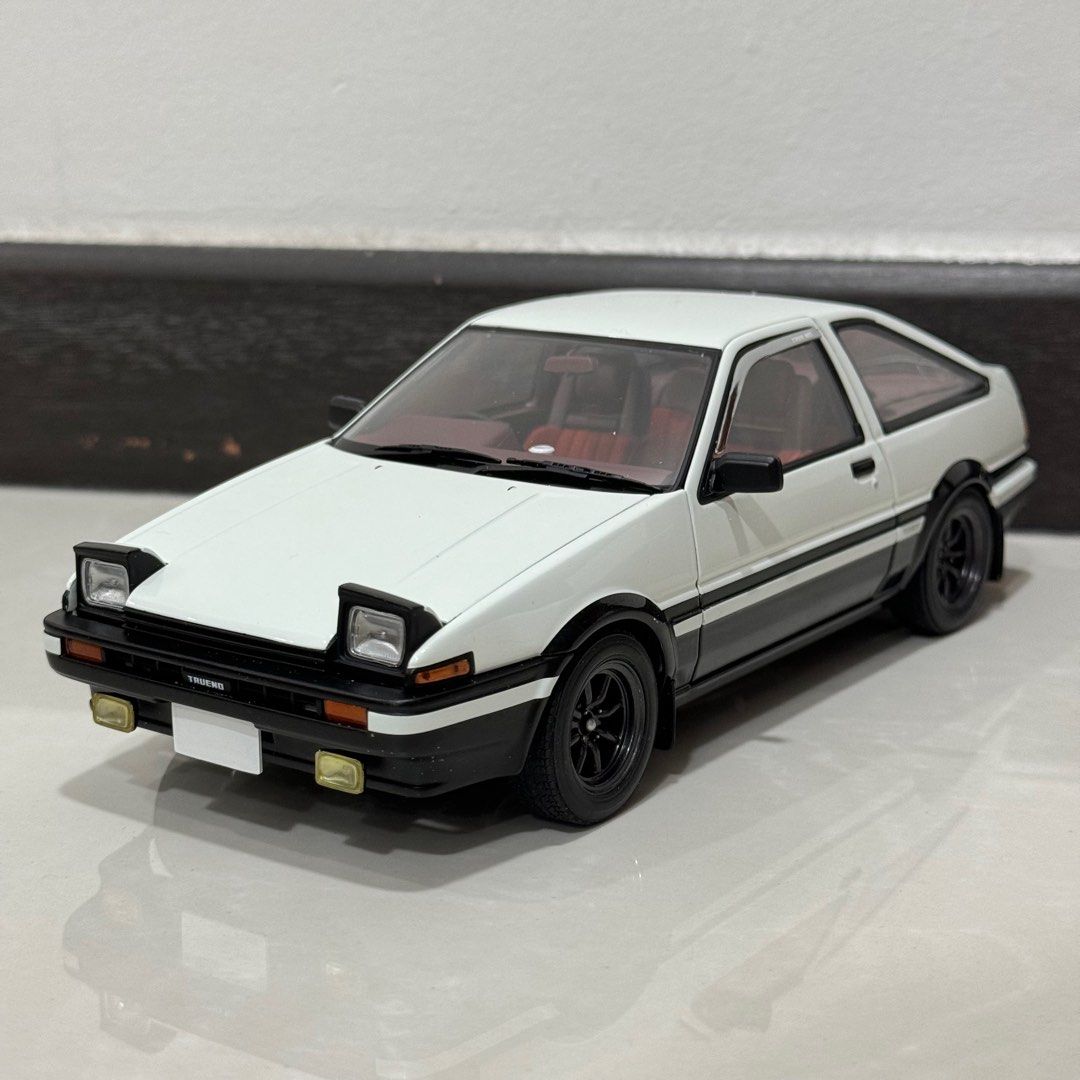 1:18 AutoArt Toyota Sprinter Trueno AE86 Initial D Comic Version ...