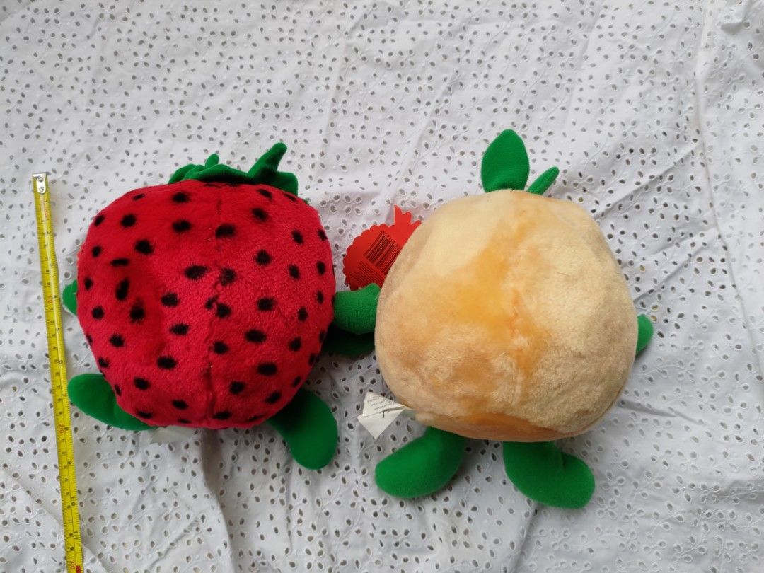 （全新 Brand New)（印尼製造 Made in Indonesia) Wallace Collection 水果毛公仔 士多啤梨毛公仔 ...