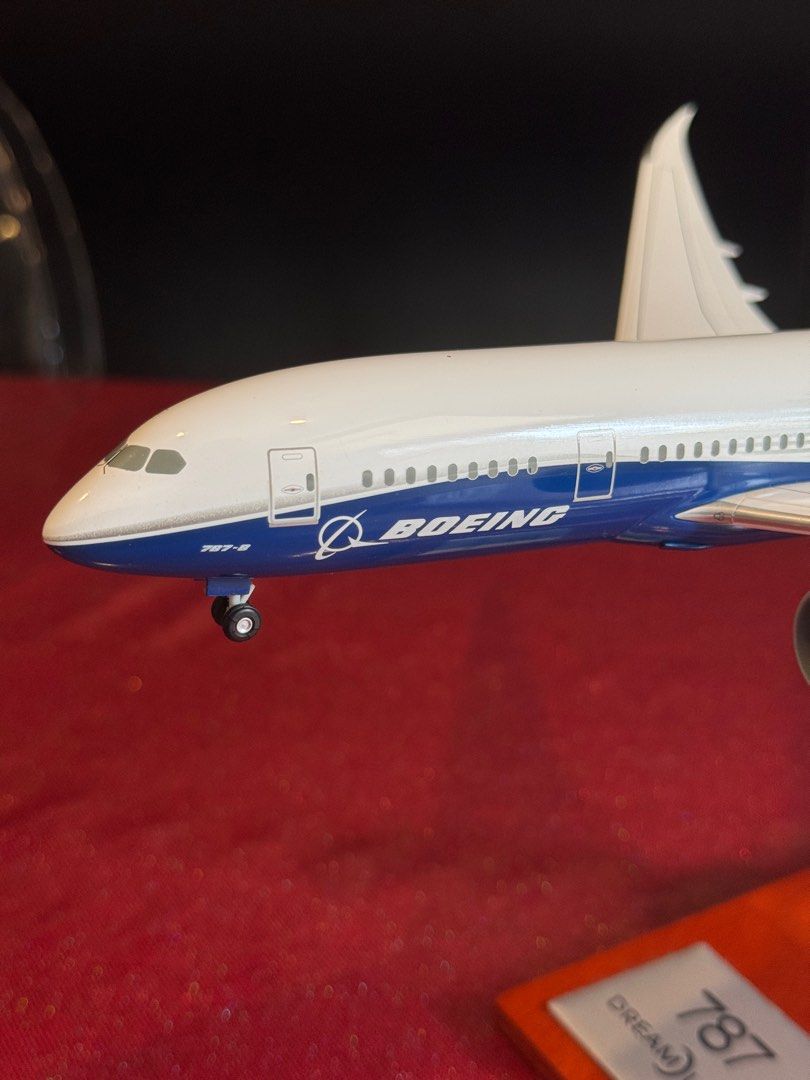 Boeing 787 Dreamliner (787-8) Plane Model, Hobbies & Toys, Toys & Games ...