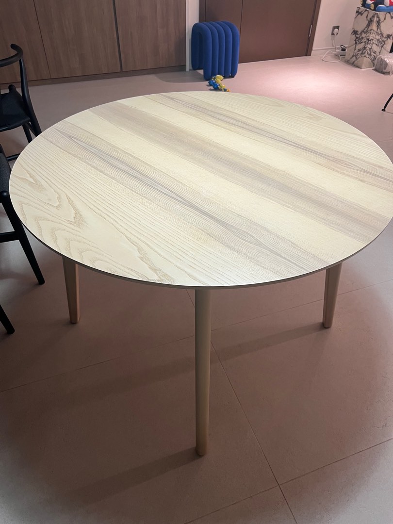 IKEA LISABO 105cm round wood table, 傢俬＆家居, 傢俬, 桌子 - Carousell