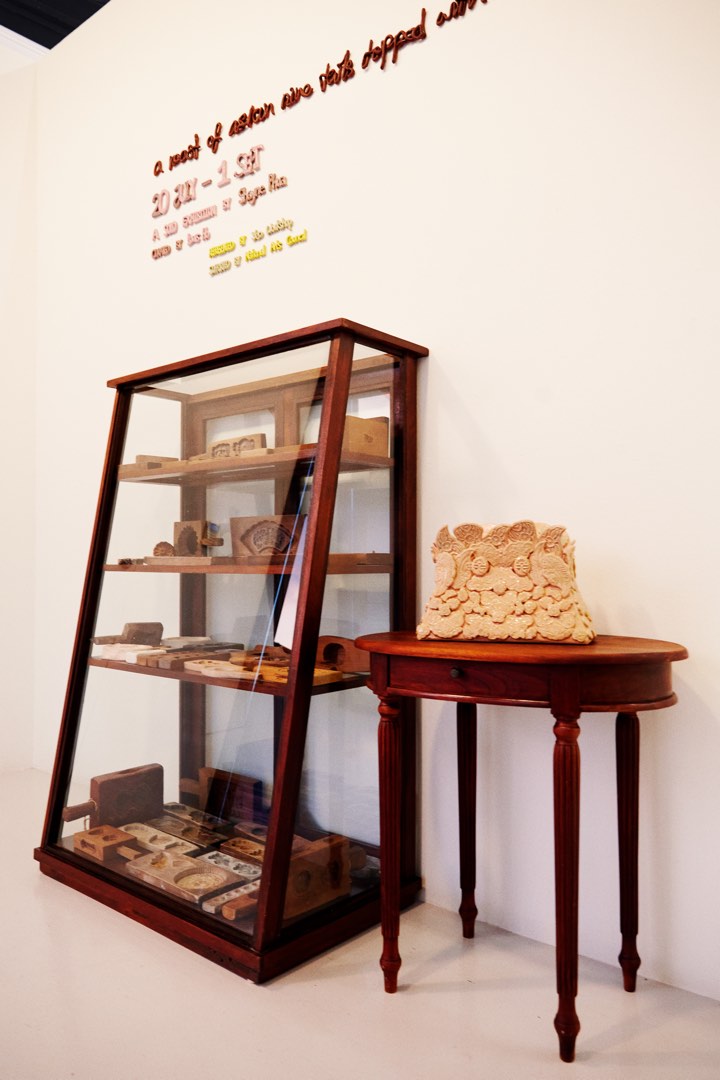 Roti Display vintage, Furniture & Home Living, Furniture, Shelves ...
