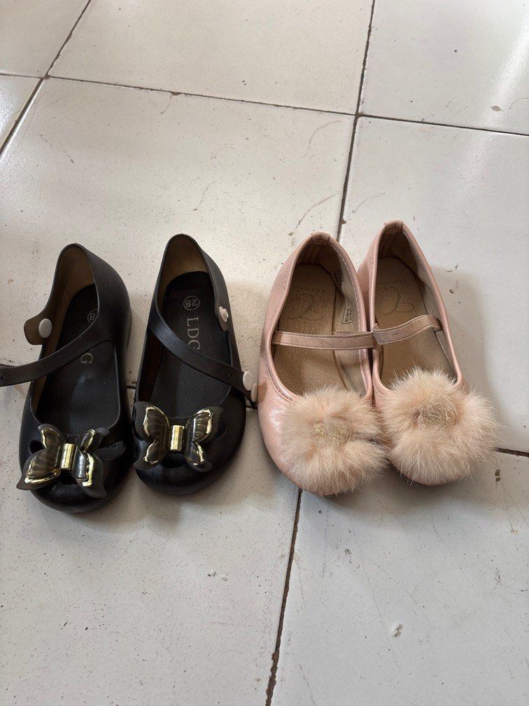 Paket dua sepatu merek chrissie dan no merek, Bayi & Anak, Lainnya di ...