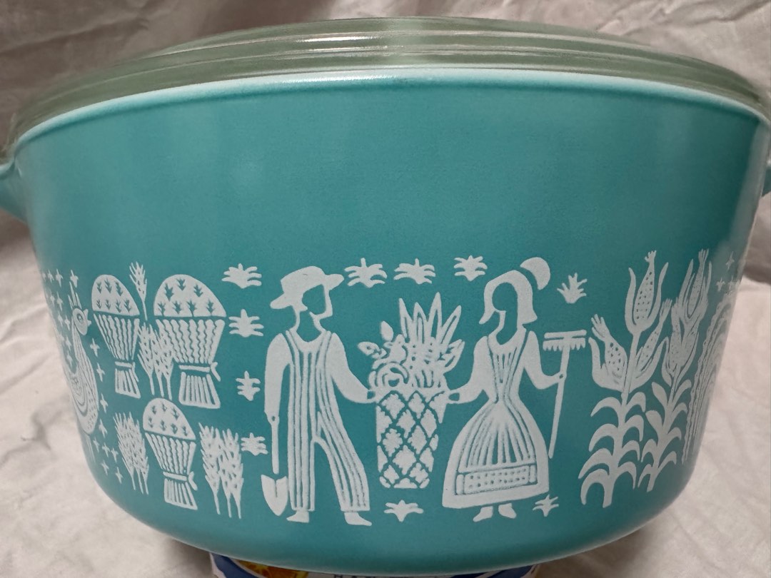 Rare, Vintage Pyrex 2 1/2 quart casserole dish with the "Amish Butterprint" pattern, CINDERELLA ...