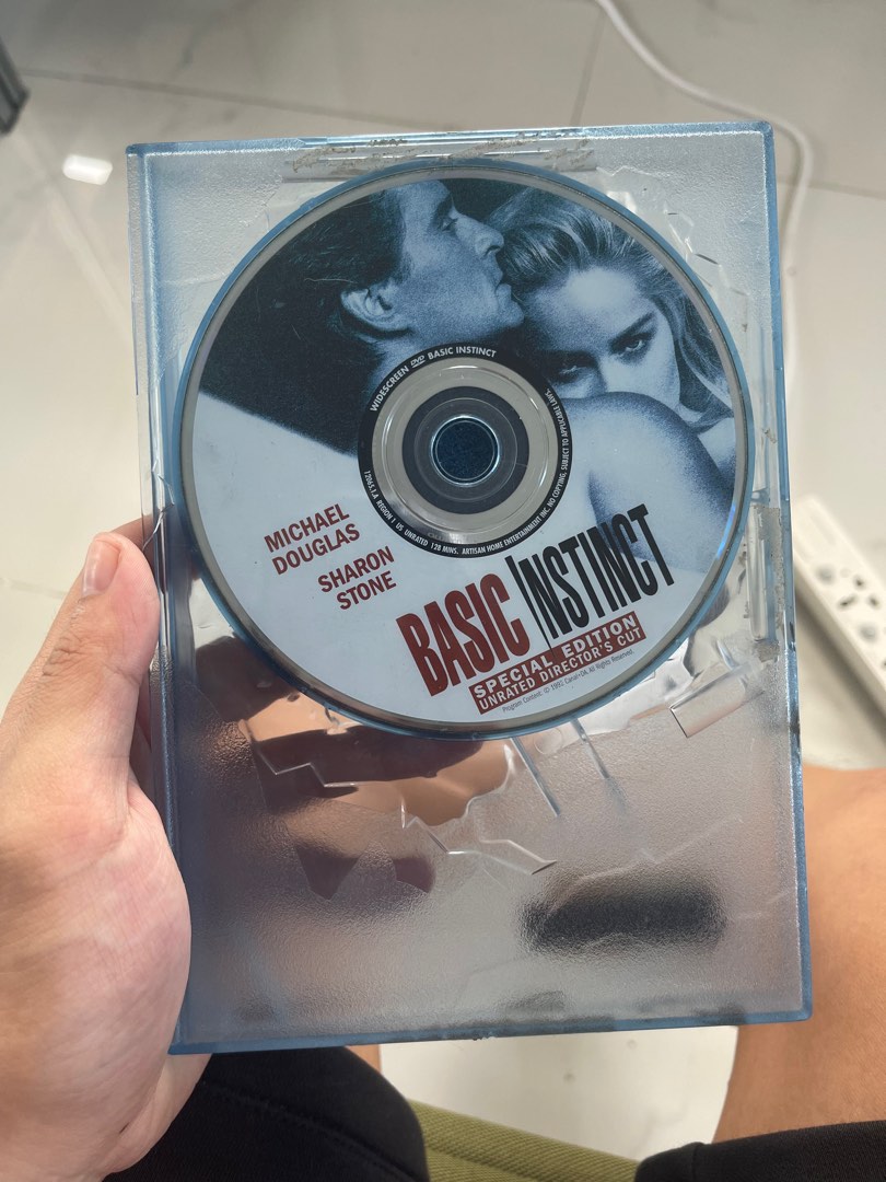 1992 Basic Instinct Unrated Directors CUT DVD, Hobbies & Toys, Music ...