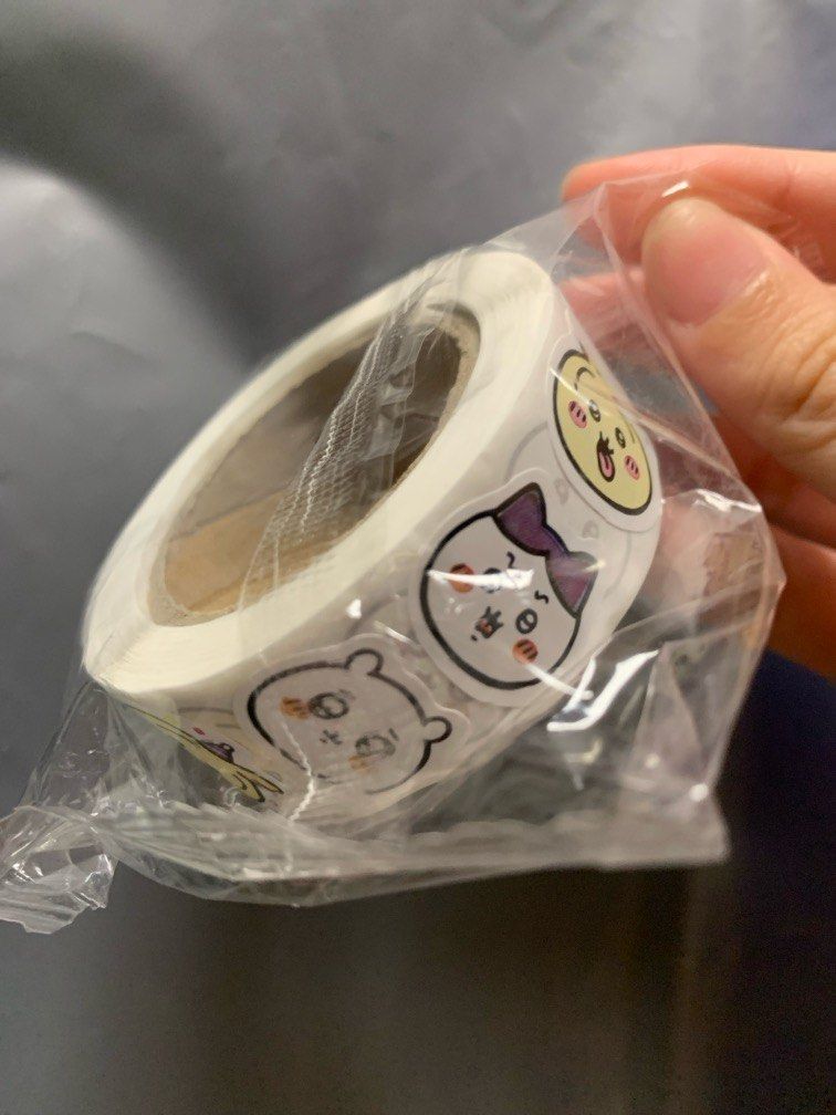 200 pcs Chiikawa Hachiware Usagi sticker roll, Hobbies & Toys ...