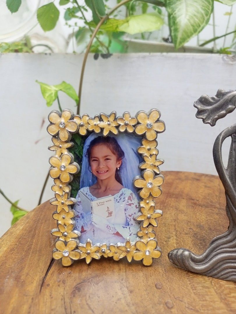 2 buah Frame foto jadul, Antik, Pajangan di Carousell