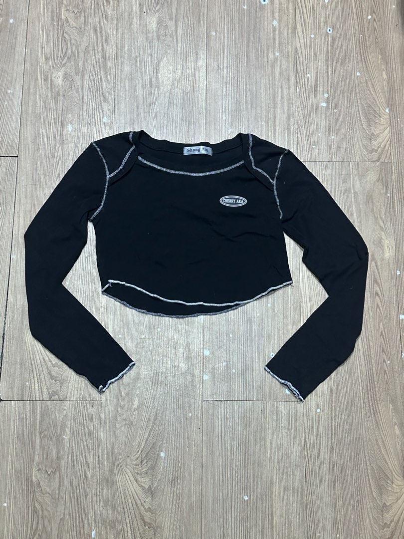 acubi y2k style crop longsleeves top, Women's Fashion, Tops ...