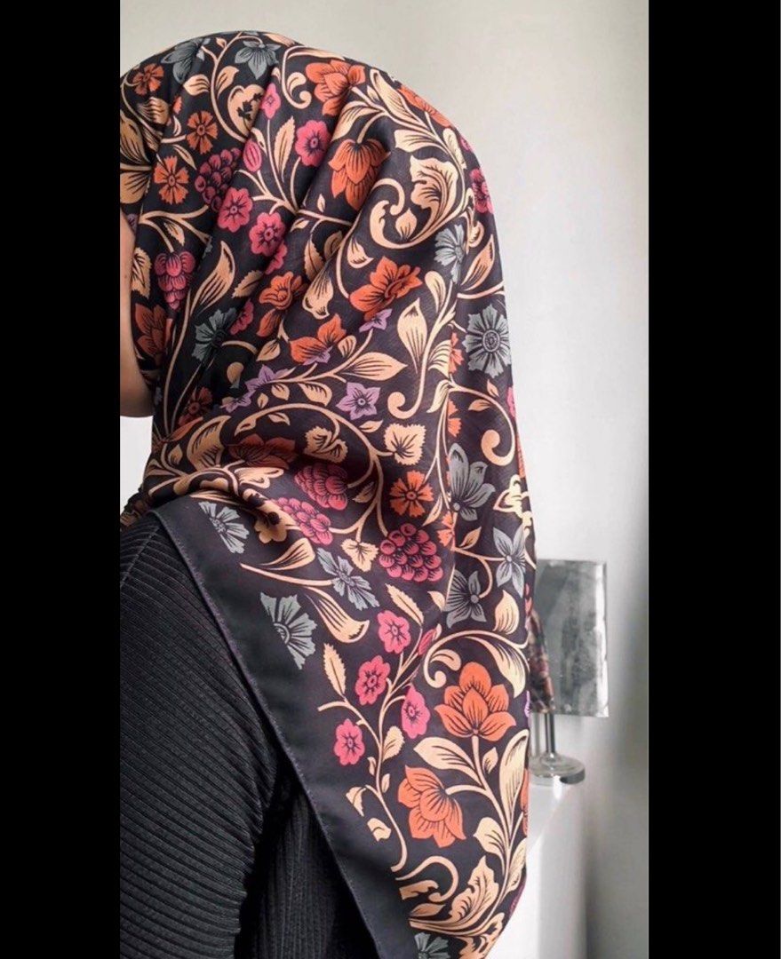 Adeline hijab code saloma, Women's Fashion, Muslimah Fashion, Hijabs on Carousell