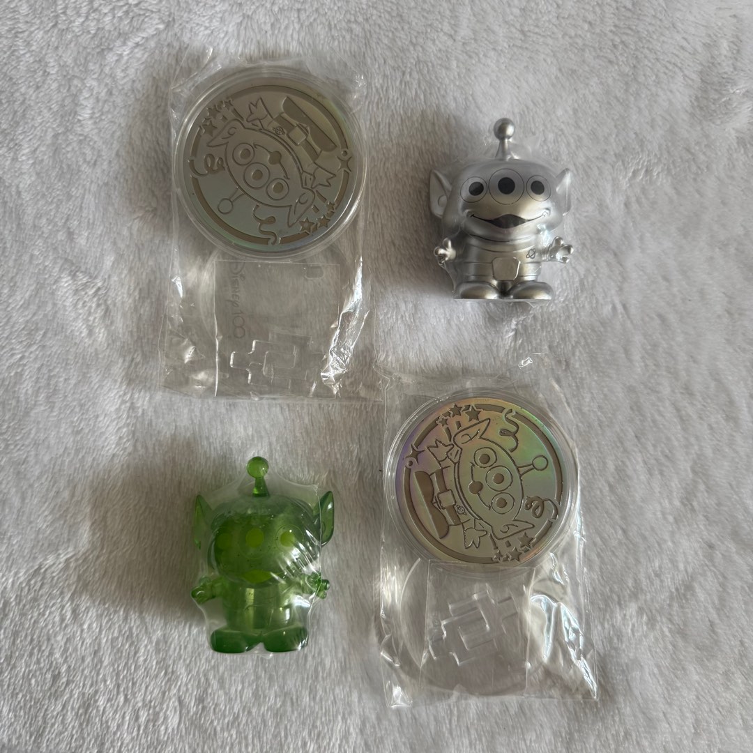 Alien figurines + medal [Set], Hobbies & Toys, Toys & Games on Carousell