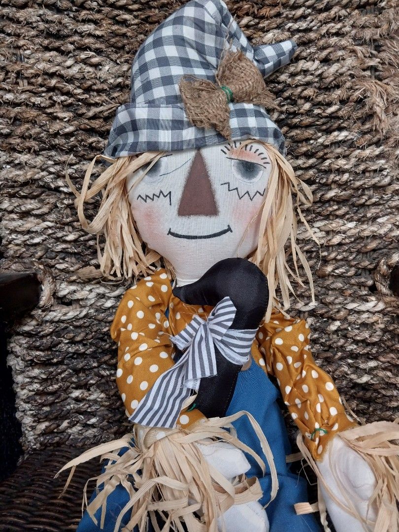 Boneka cewek vintage rag doll raggedy, Antik, Pajangan di Carousell