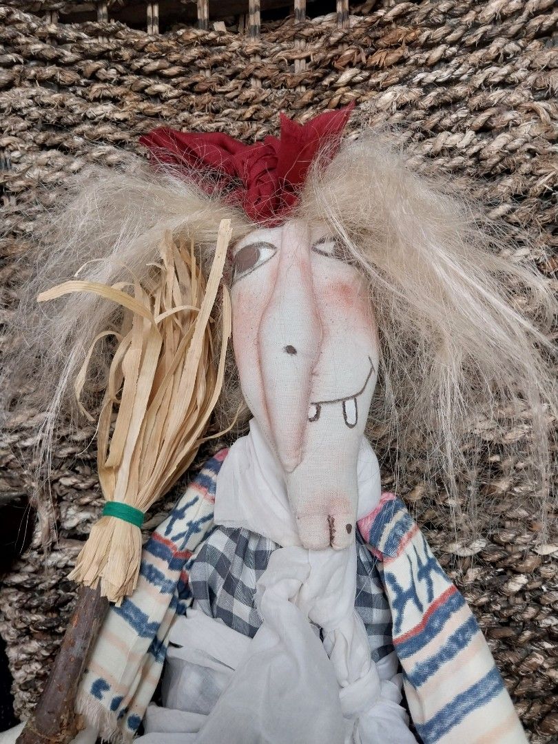 boneka cewek vintage rag doll nenek penyihir, Antik, Pajangan di Carousell