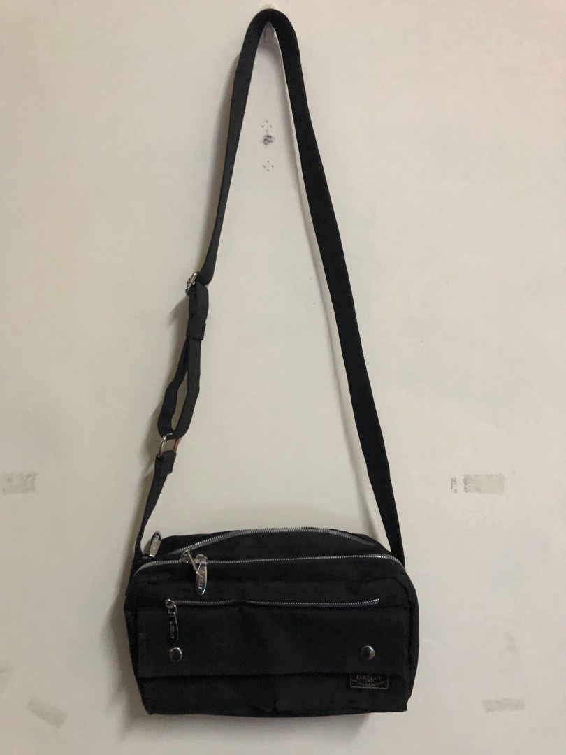 D Kelly Japan 🇯🇵 日本品牌肩背包/斜背包厚實尼龍纖維, 他的時尚, 包包與錢包, 斜側背、手提包在旋轉拍賣