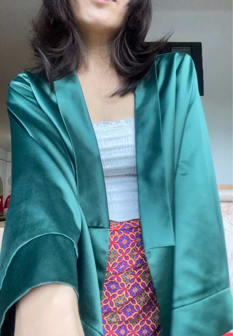 Emerald Green Kimono, Women's Fashion, Coats, Jackets and Outerwear on Carousell