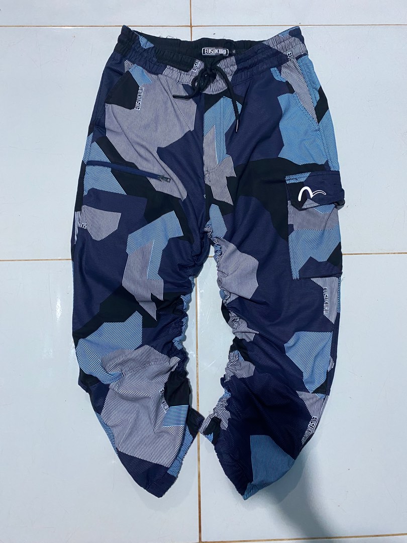 Evisu camo Jogger cargo pants, Fesyen Pria, Pakaian , Bawahan di Carousell