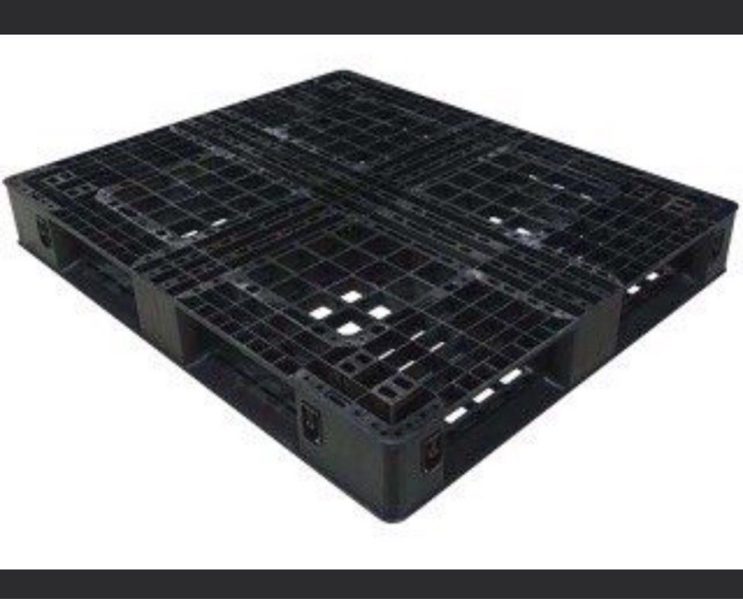 [FREE] BLACK PLASTIC HEAVY DUTY PALLETS, Furniture & Home Living, Home ...
