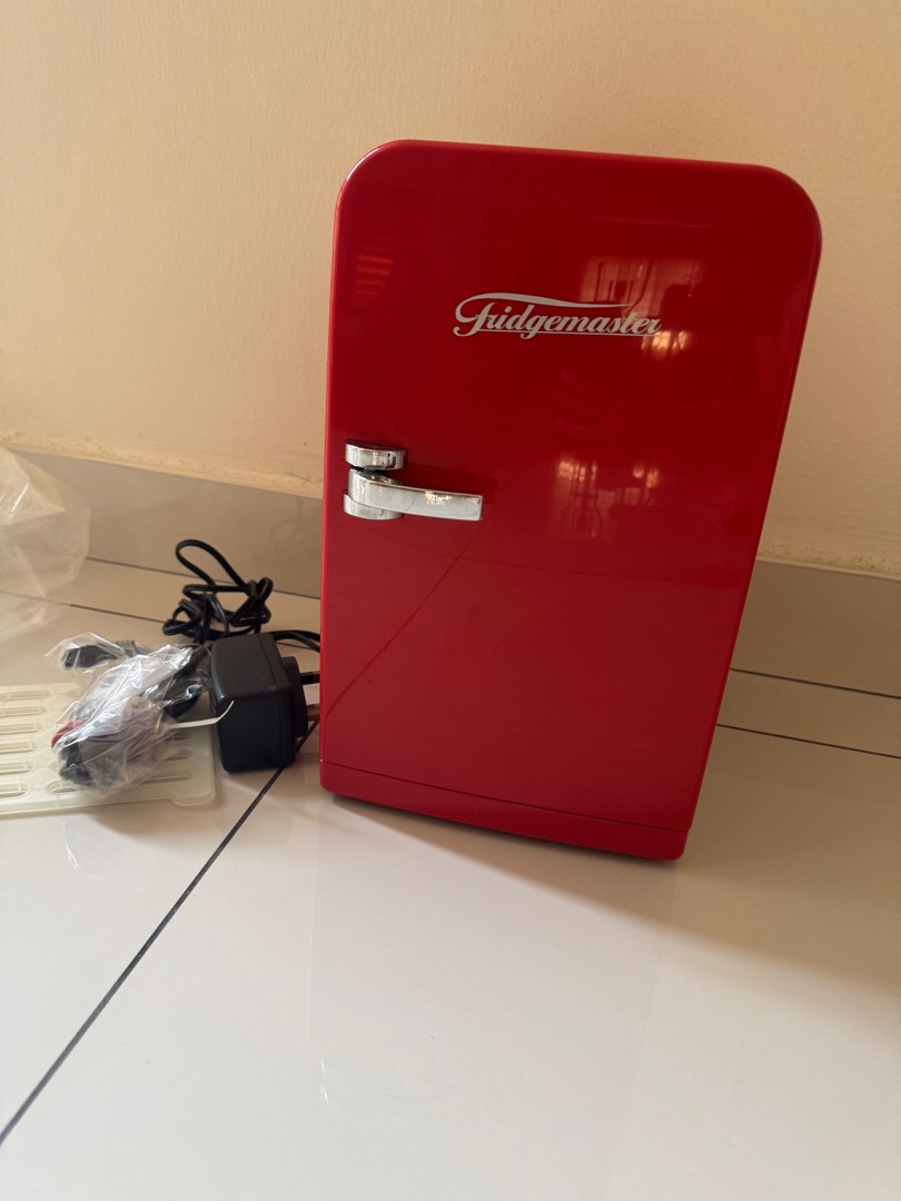 Fridgemaster FM05 Mini fridge bar refrigerator portable, TV & Home ...