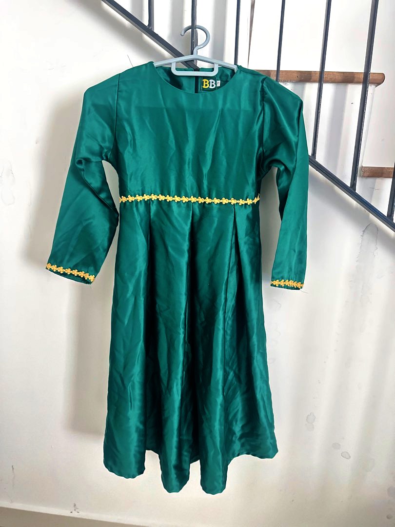 Jubah graduation BB brainy bunch, Babies & Kids, Babies & Kids Fashion ...