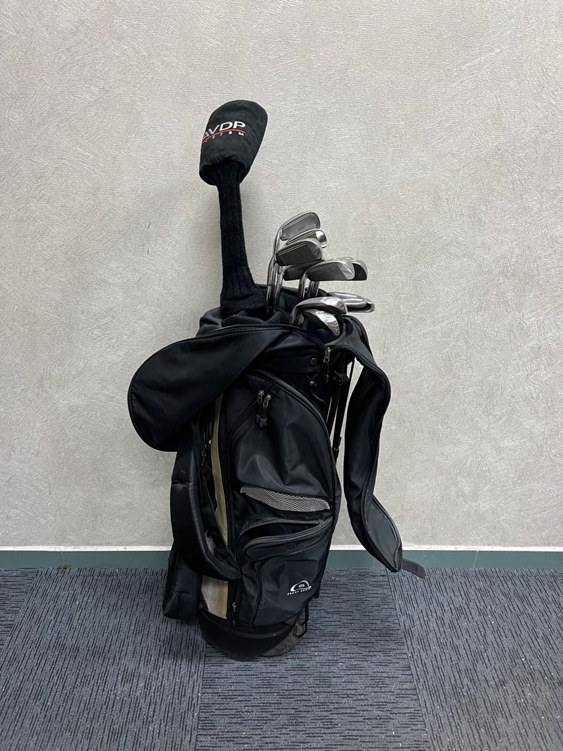 Lynx Golf Set, Sports Equipment, Sports & Games, Golf on Carousell