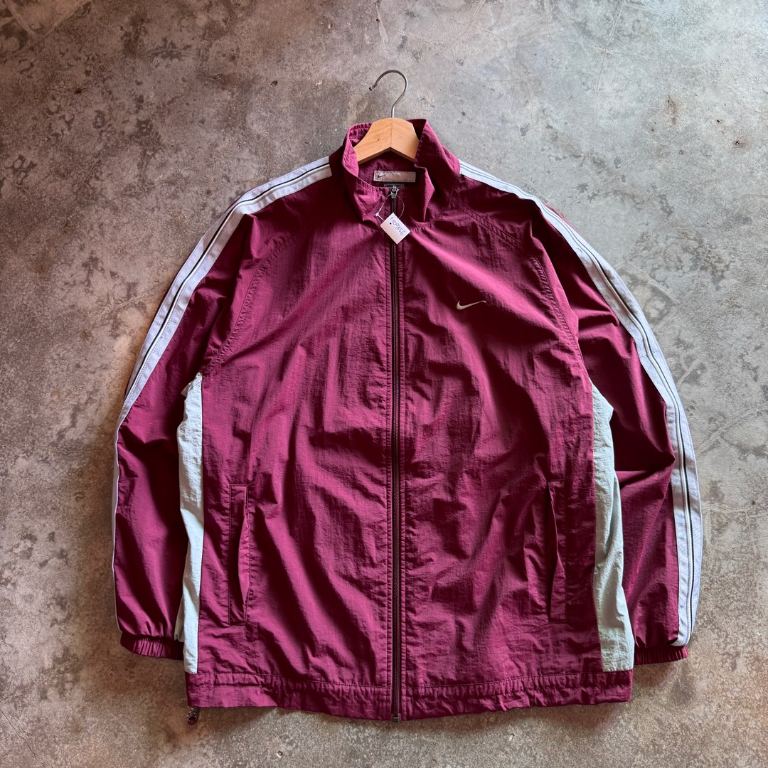 Nike Small Swoosh Windbreker, Men's Fashion, Coats, Jackets and ...