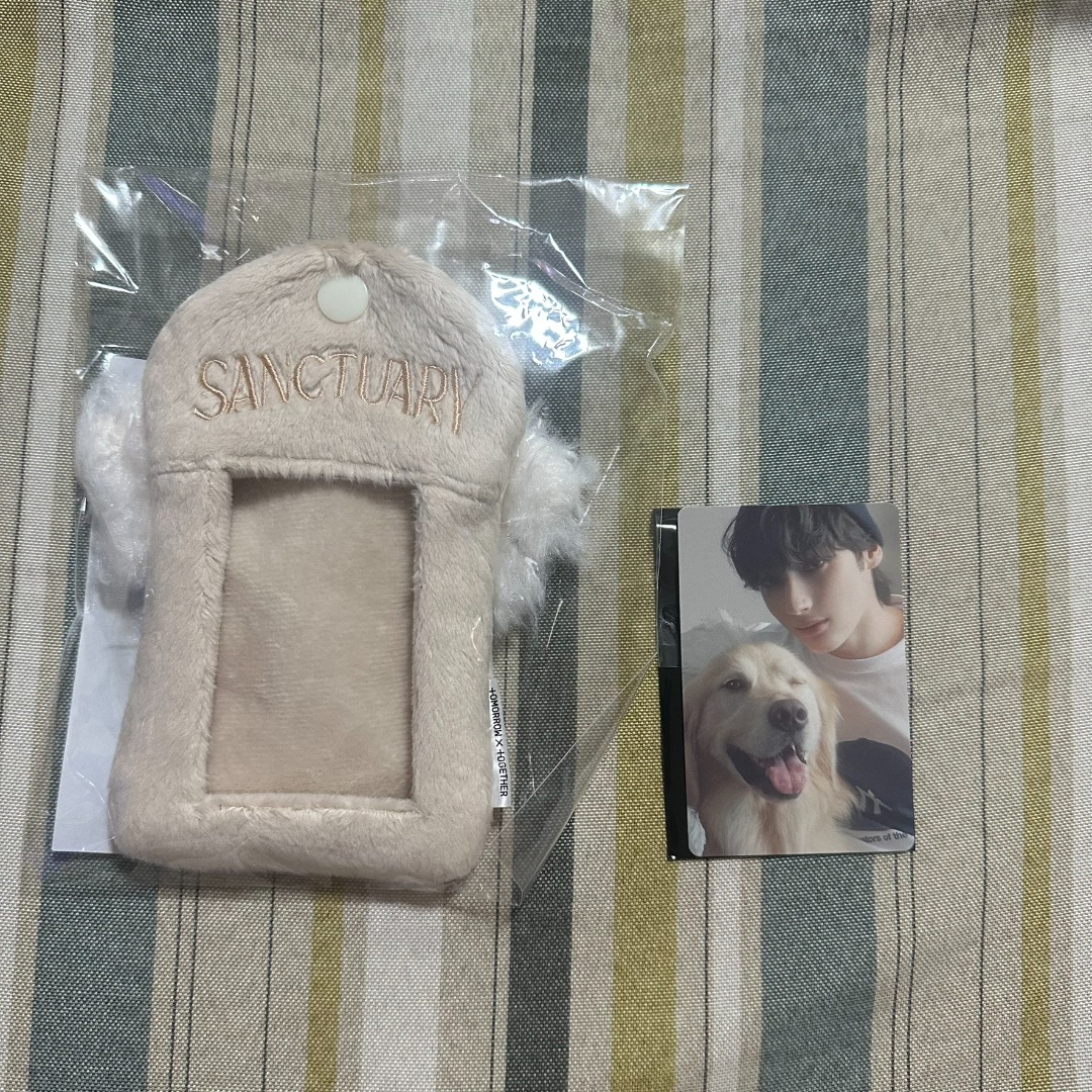 OFFICIAL TXT SANCTUARY PHOTO HOLDER KEYRING WITH HUENING KAI PHOTOCARD ...