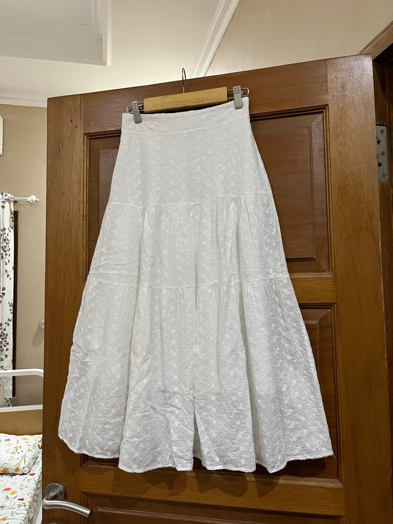 (HARGA NETT) Rok umpak putih bordir bkk, Fesyen Wanita, Pakaian Wanita ...