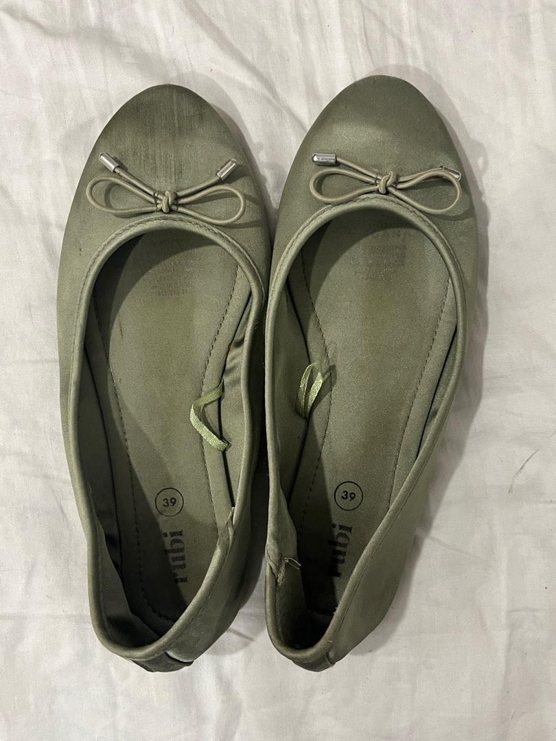 Rubi Velvet Ballerina Flats (Sage Green), Women's Fashion, Footwear ...