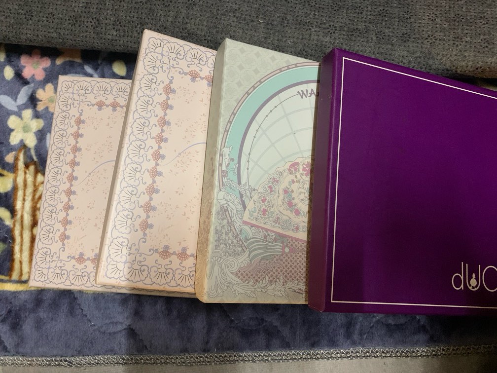 Scarf box (kotak tudung) - DUCK, WARNAA, Women's Fashion, Jewelry ...