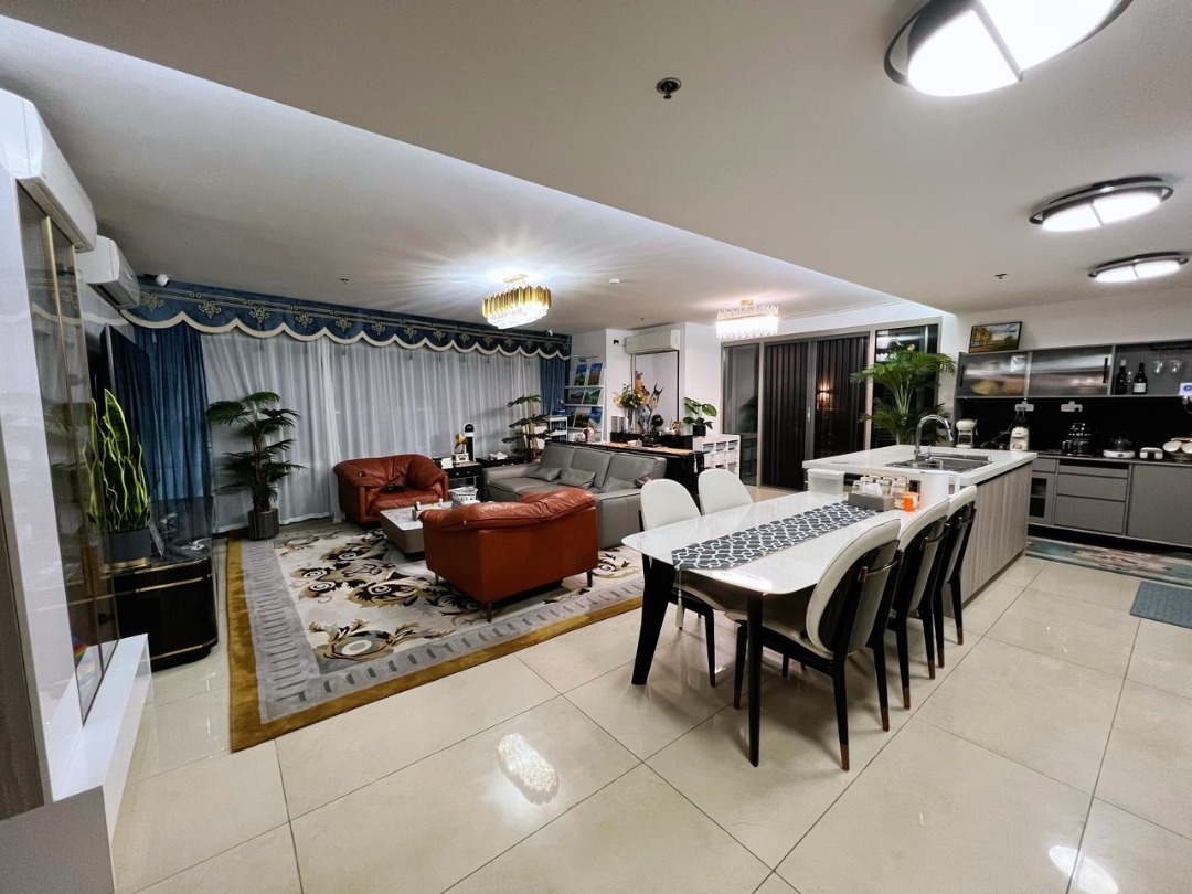 Spacious 3 Bedroom Unit for Sale in East Gallery, BGC, Taguig City ...