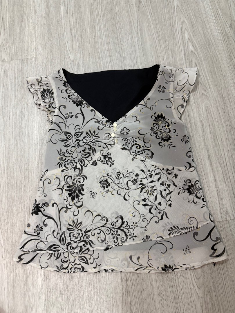 thrifted top, Women's Fashion, Tops, Blouses on Carousell