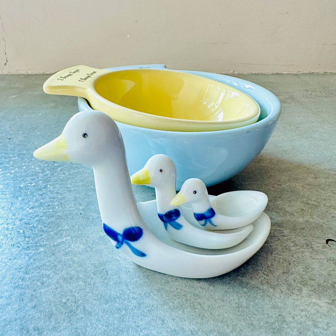 Vintage Farmhouse Style Measuring Bowls & Duck Measuring Spoons ...