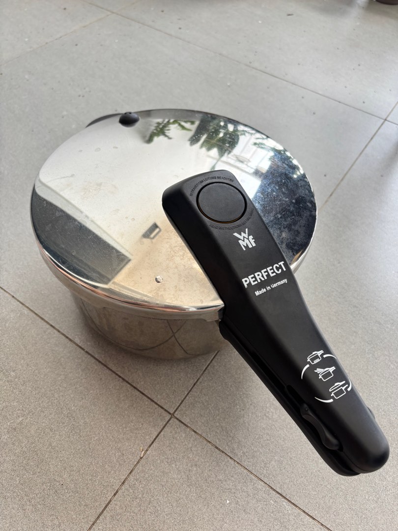 WMF Pressure cooker 4.5L, Furniture & Home Living, Kitchenware ...