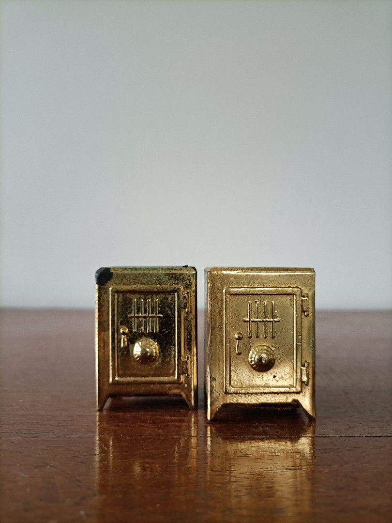 70s UOB Bank Paper Weight Safe Original Condition 2 Pieces $70, Hobbies ...