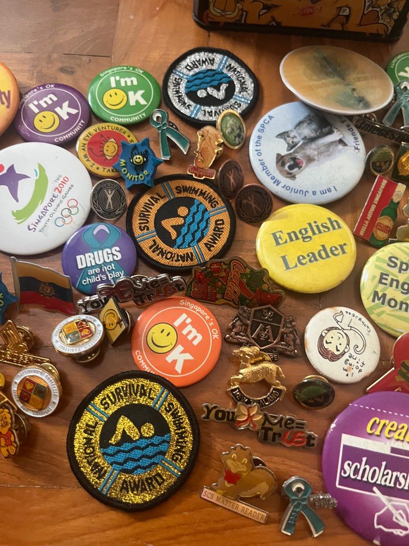 A rare collection of 72 badges/pin up badges , Hobbies & Toys ...