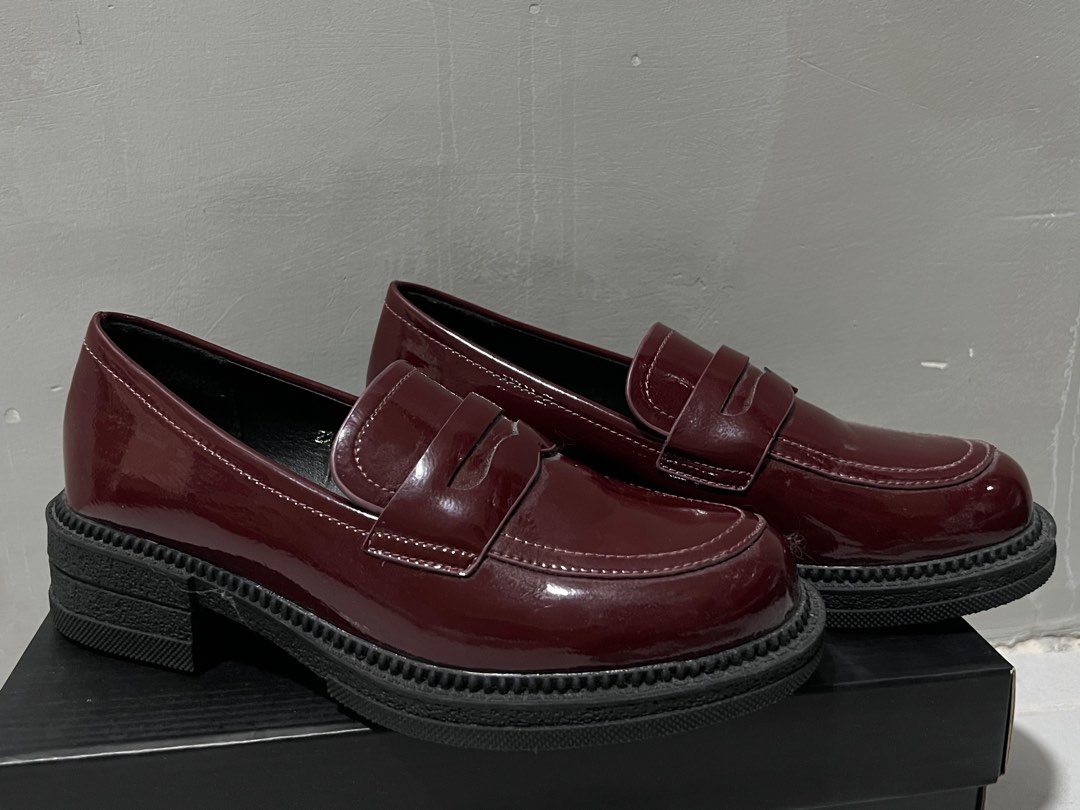 CLN loafer, Women's Fashion, Footwear, Loafers on Carousell