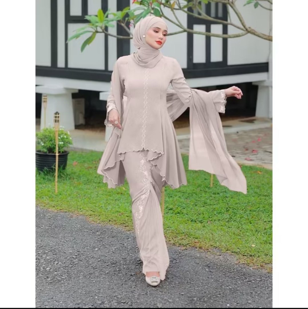 Hijabistahub Sareema x Wawa Zainal, Women's Fashion, Muslimah Fashion ...