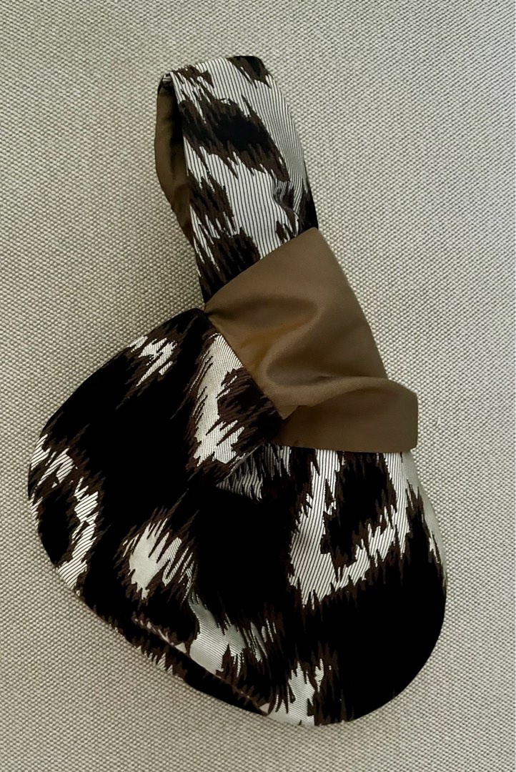 JIM THOMSON opera wrist pouch in 100% silk, Women's Fashion, Bags ...