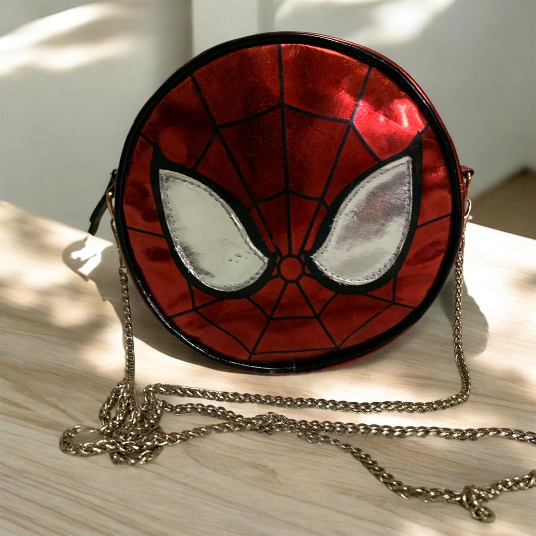 Marvel Spiderman Round Pouch, Hobbies & Toys, Memorabilia ...