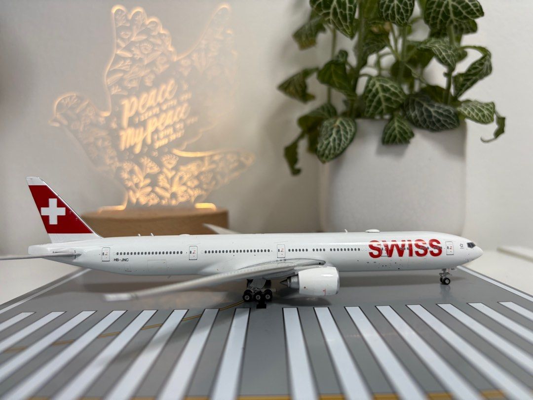 Phoenix Model 1:400 Swiss Boeing B777-300ER HB-JNC Diecast Model ...